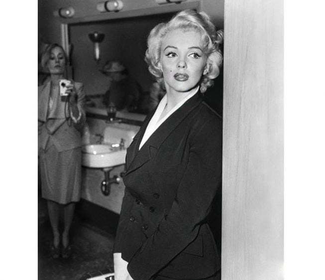 What would you do if time machines existed?